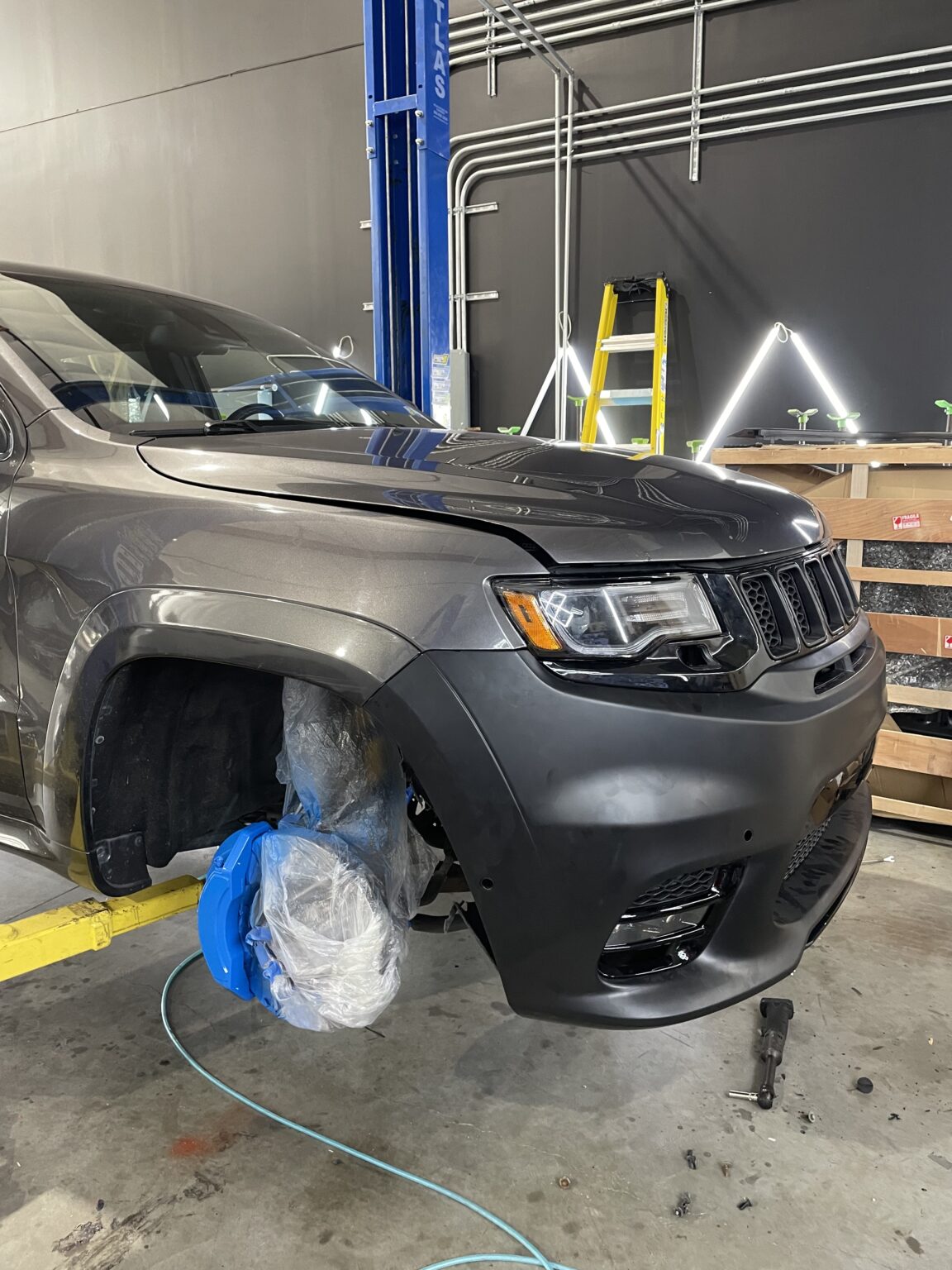 Jeep Grand Cherokee 2014 + Trackhawk style Srt front bumper *WE DO NOT ...