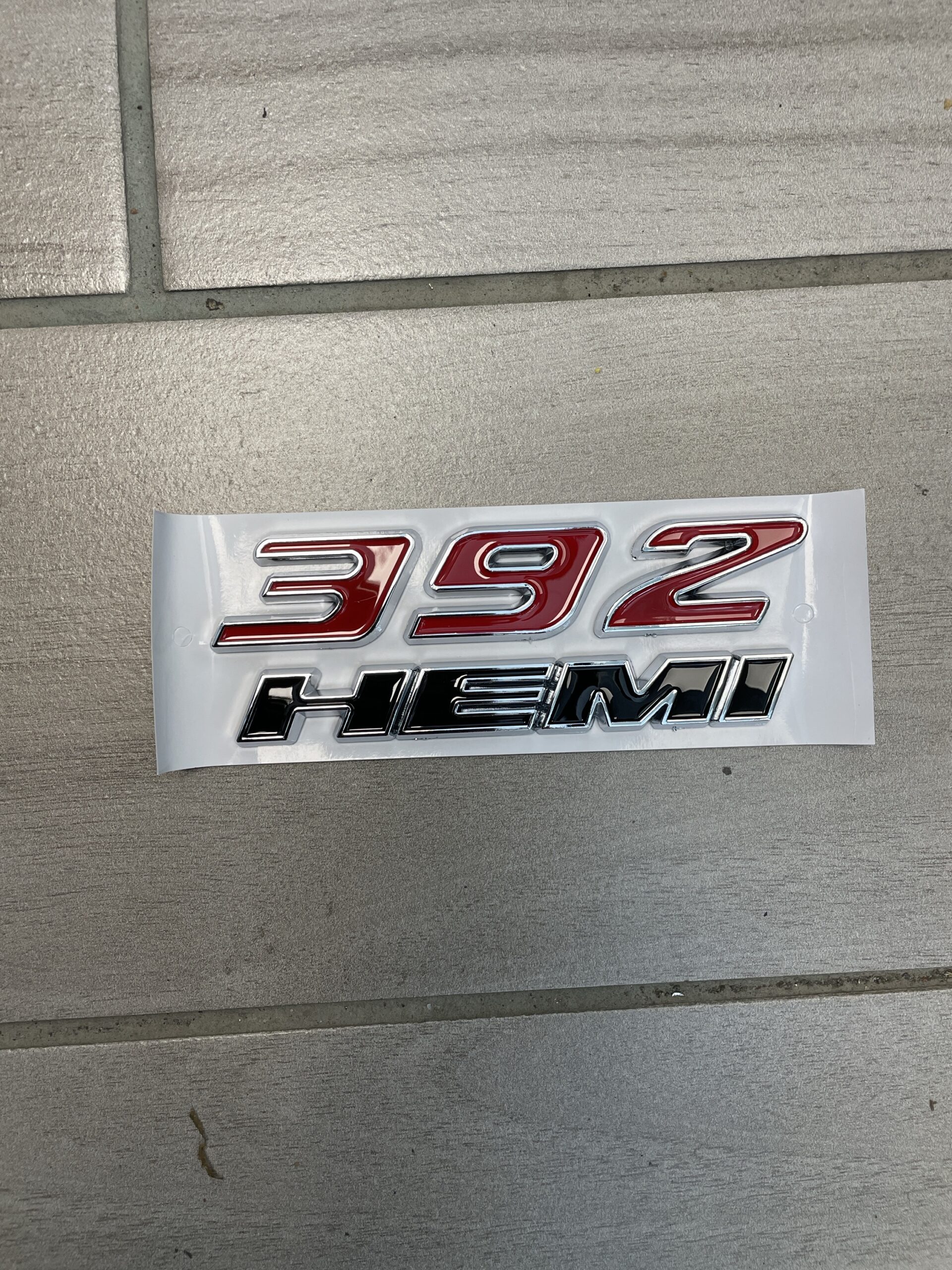 392 Hemi chrome, red + black emblem - Pep11Customz